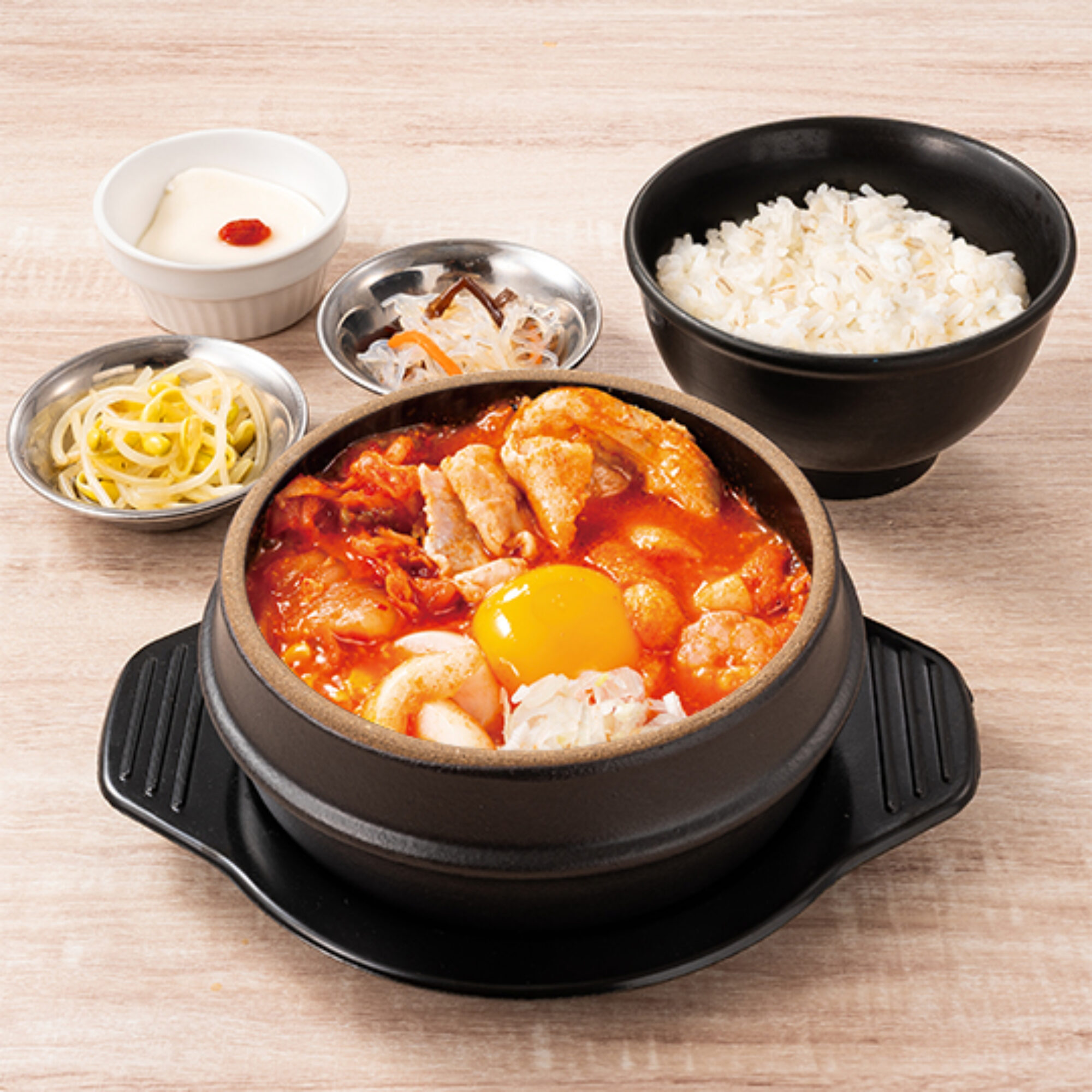 東京純豆腐 | 東京スンドゥブ – 主役は「スンドゥブ」。今までの韓国料理のイメージをくつがえす、野菜、薬膳中心のヘルシー料理を、おしゃれな ...